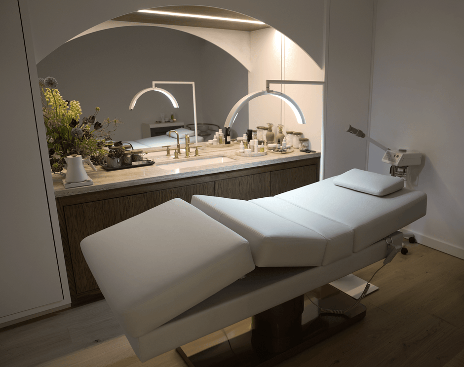 Custom Ergonomic Beauty Beds | Used by Lash, Brow, PMU, Spa Artists