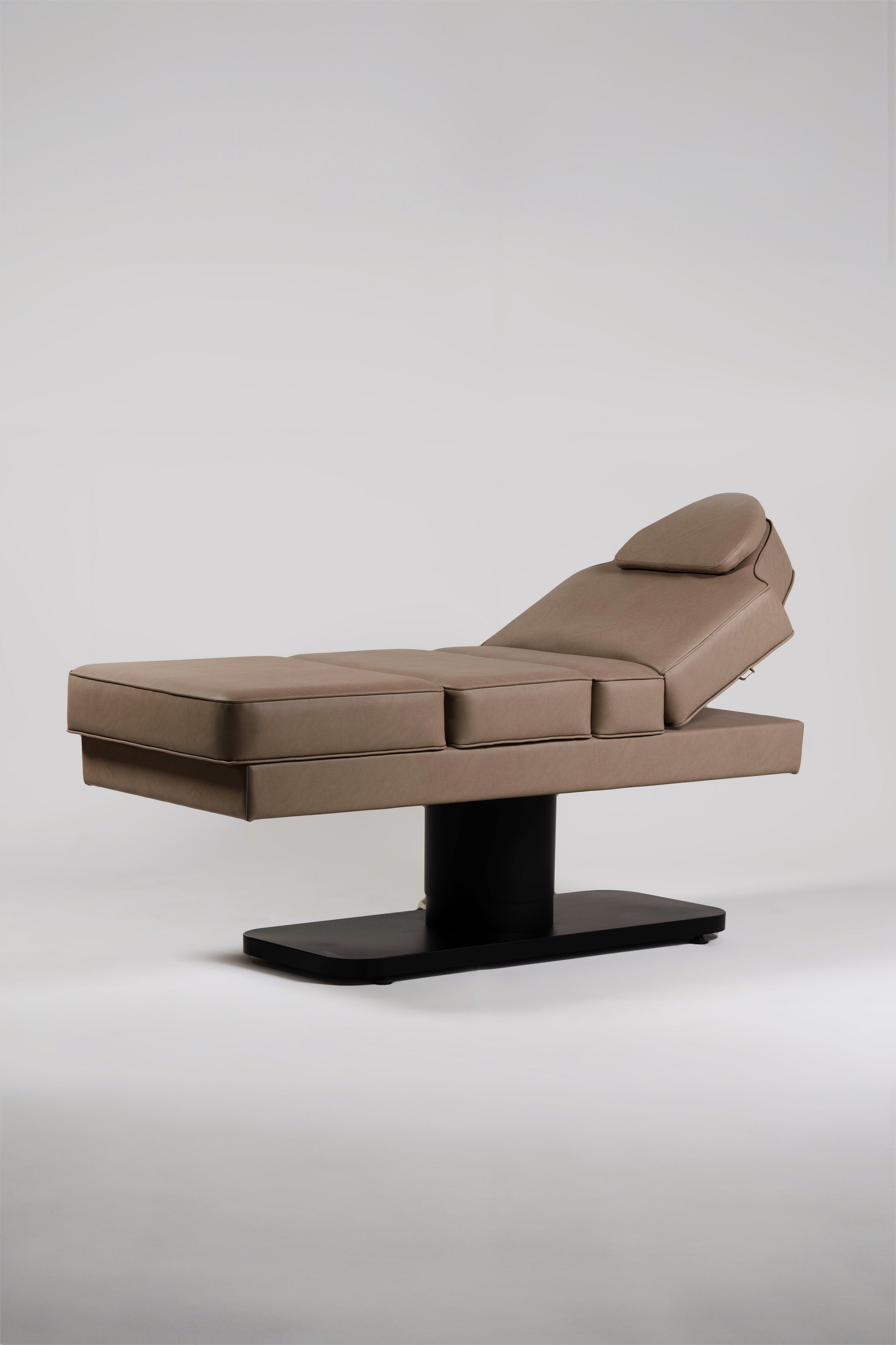 Custom Lash Beds | Ergonomic Beauty Beds for Salons and Spas