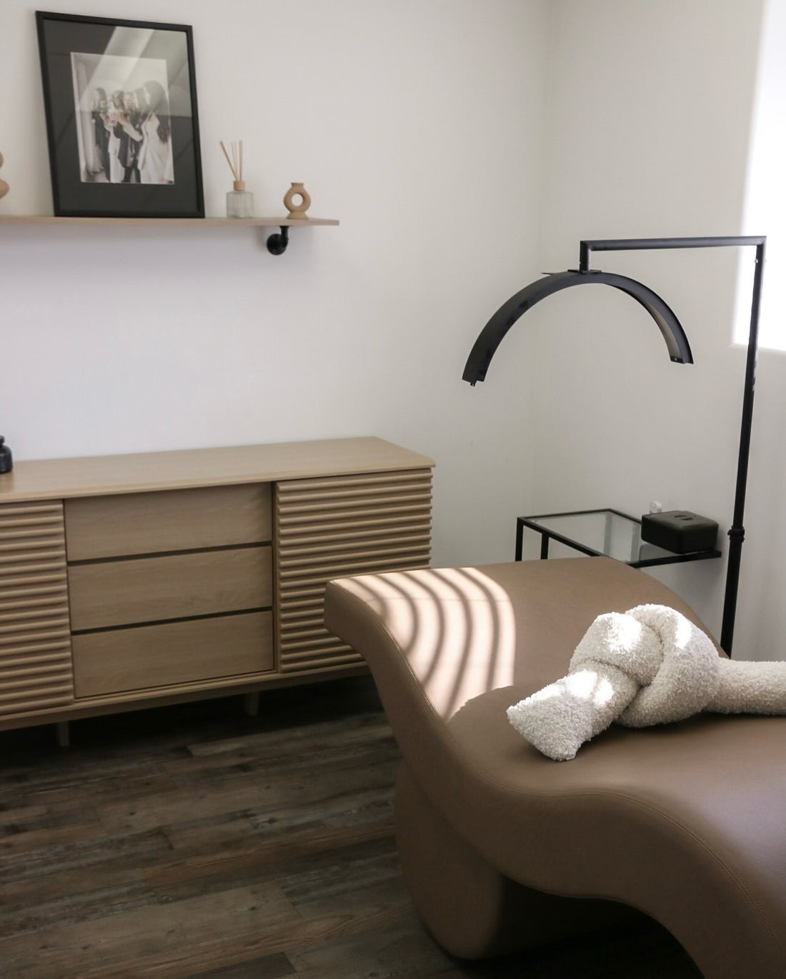 Custom Ergonomic Beauty Beds | Used by Lash, Brow, PMU, Spa Artists