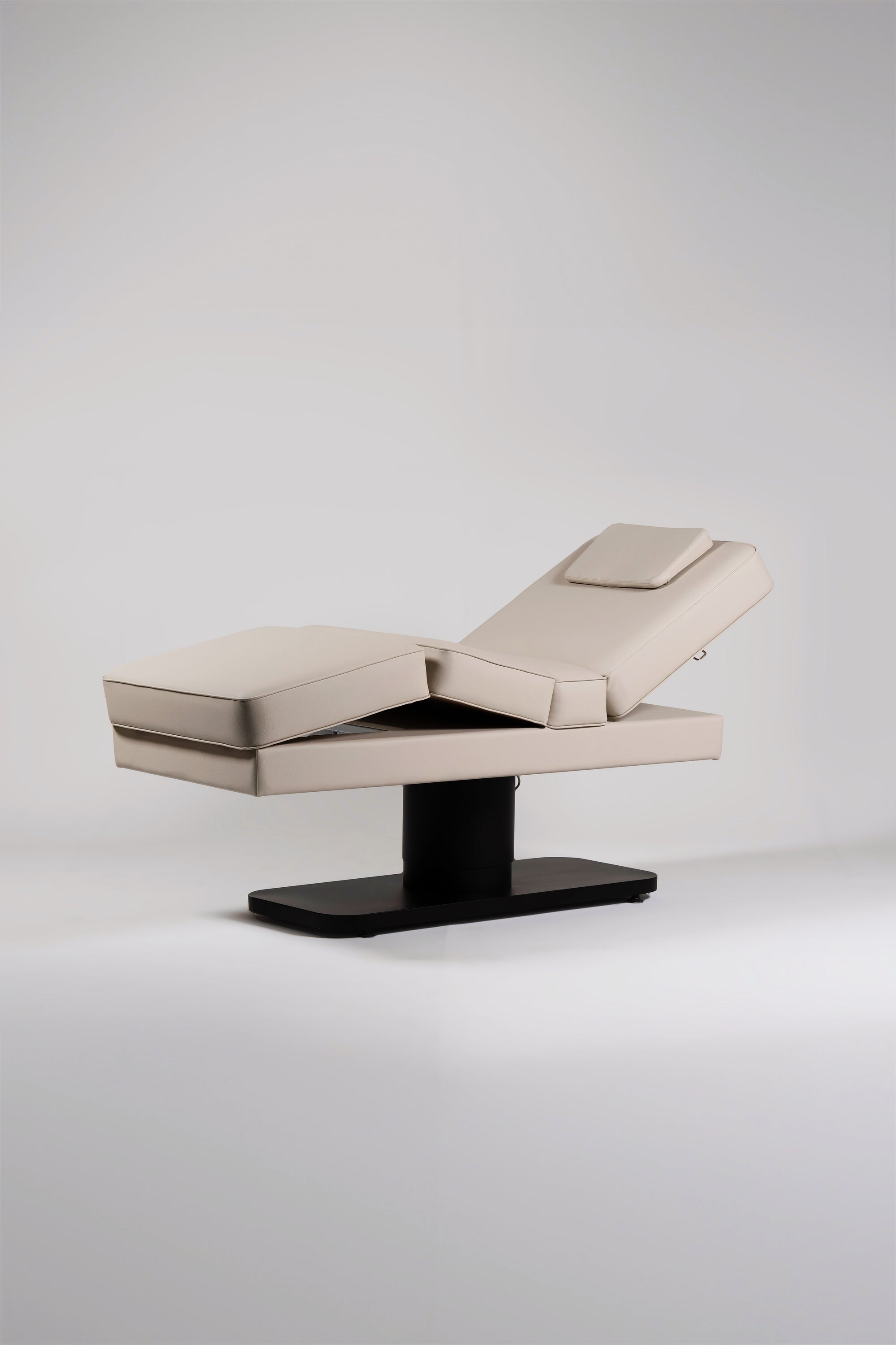 Custom Lash Beds | Ergonomic Beauty Beds for Salons and Spas