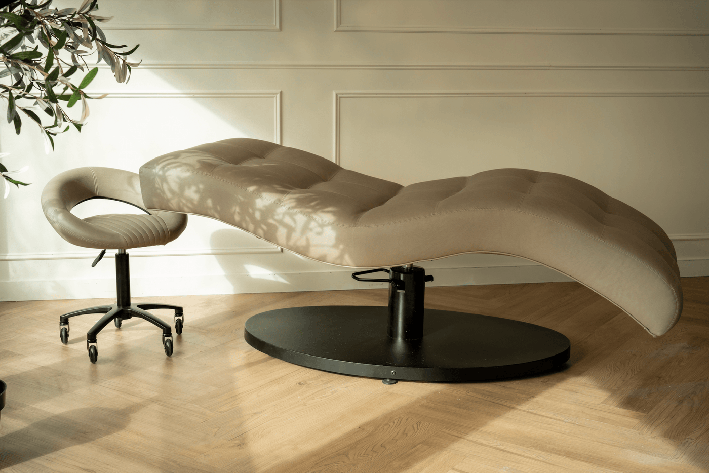 Custom Ergonomic Beauty Beds | Used by Lash, Brow, PMU, Spa Artists