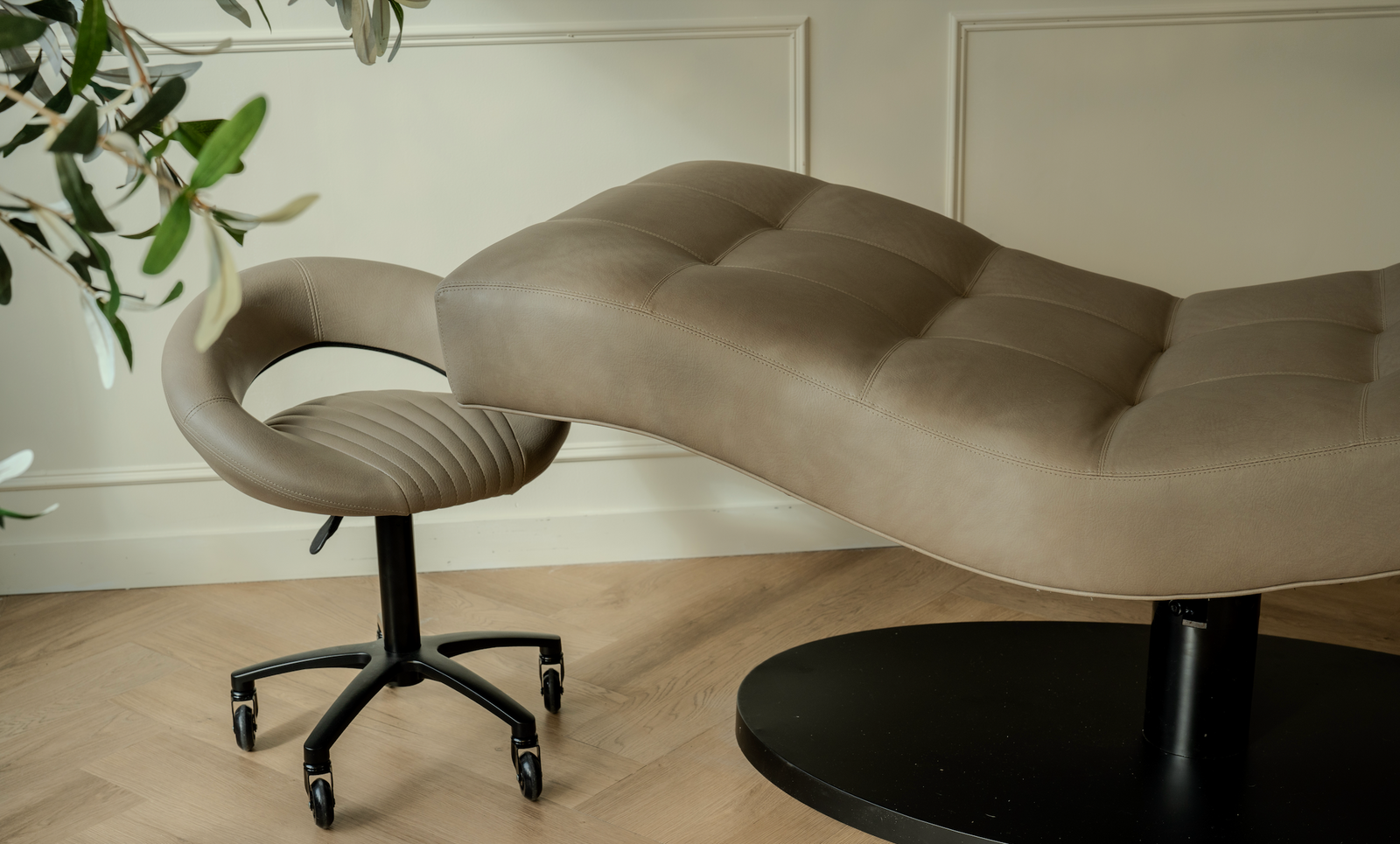 Custom Ergonomic Beauty Beds | Used by Lash, Brow, PMU, Spa Artists